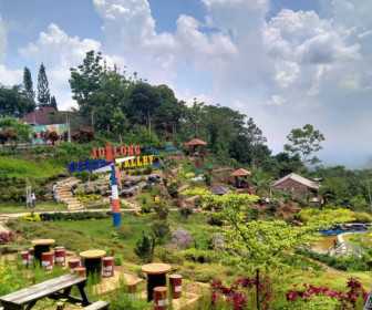 Berwisata di Jollong Garden Valley Pati, Serasa Berada di Perkebunan Puncak